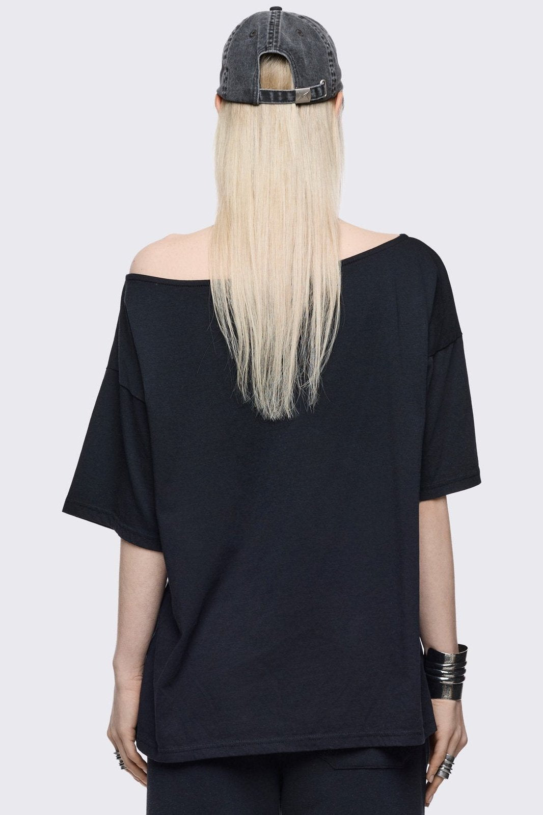 Goth Graphic Off-Shoulder T-shirt in Black | Minga London – Minga London EU