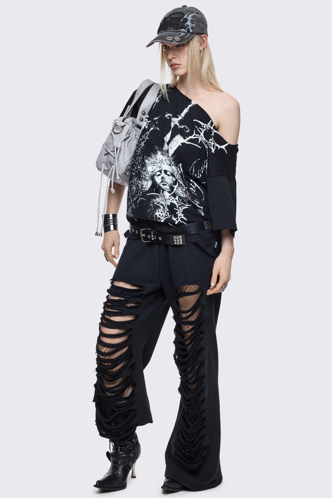 Goth Graphic Off-Shoulder T-shirt in Black | Minga London – Minga London EU